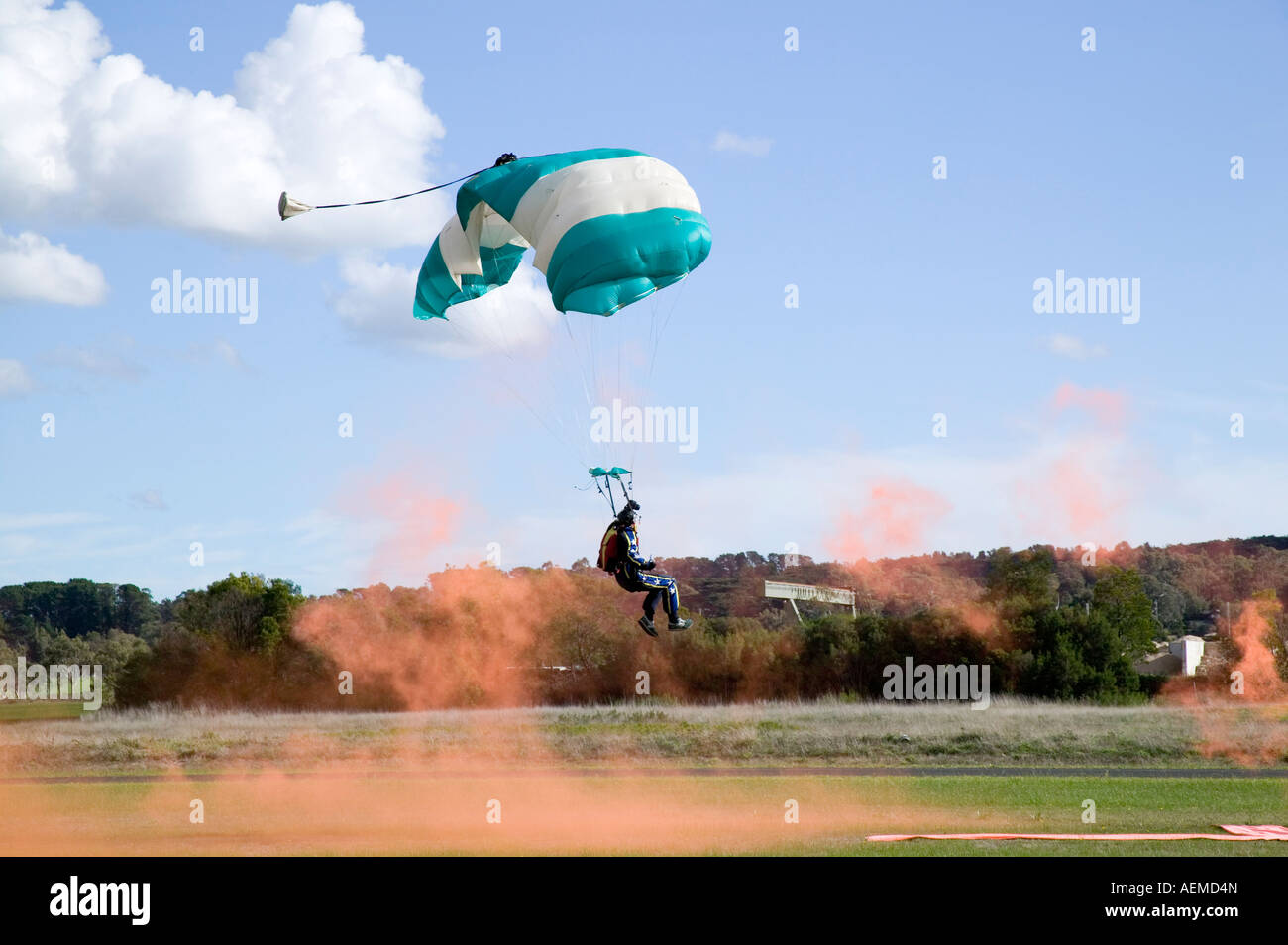 acrobatic parachutist green jump suit red parachute Stock Photo - Alamy