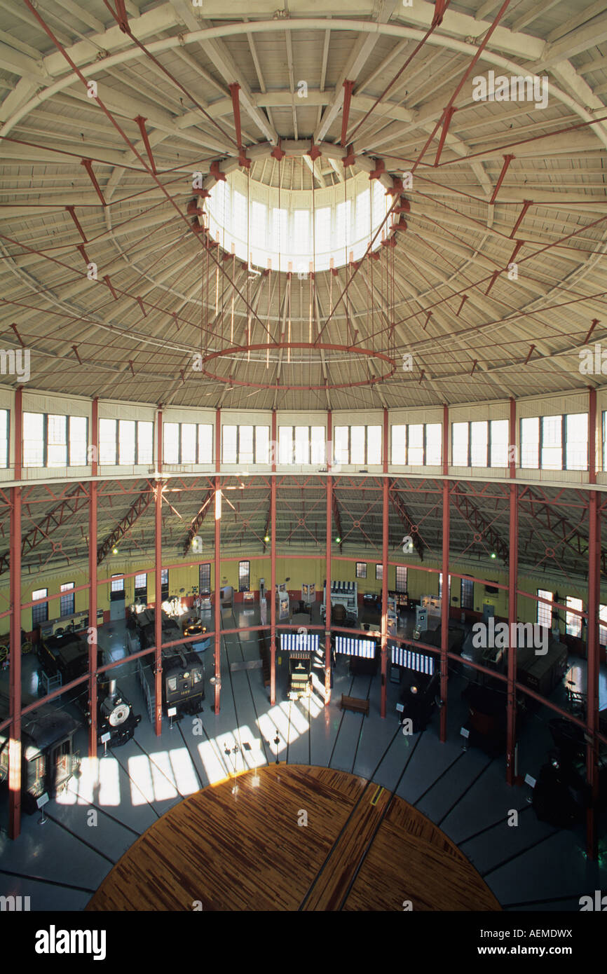 Vertical view people in roundhouse hi-res stock photography and images ...