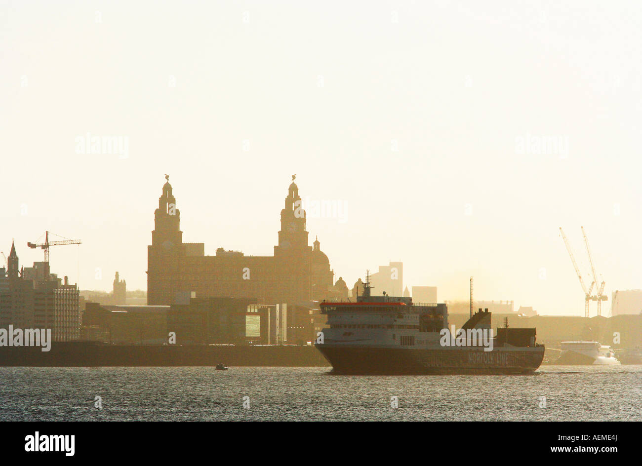 Ferry boat and Liverpool Waterfront Stock Photo - Alamy