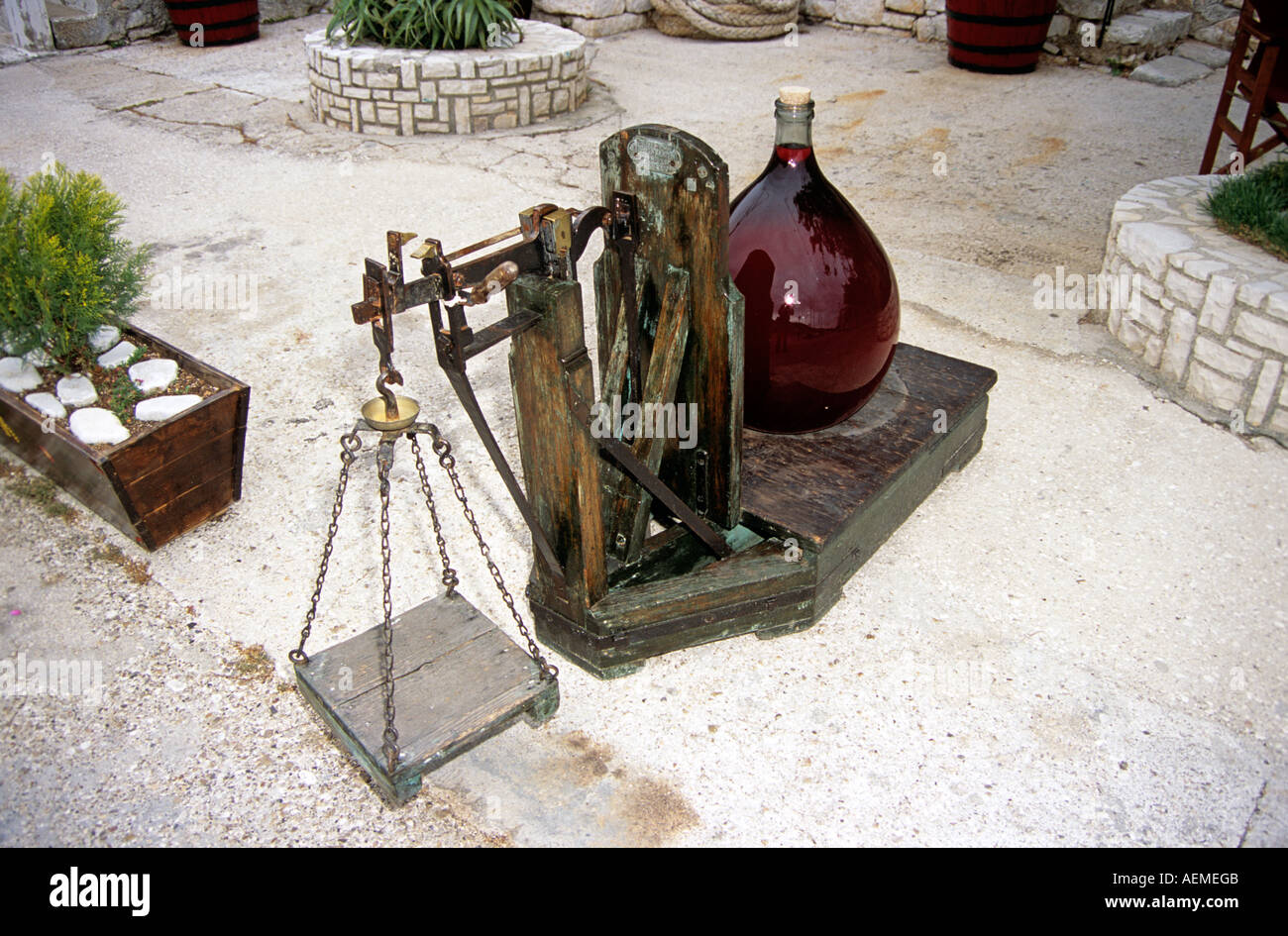 Old weighing machine scales hi-res stock photography and images - Alamy