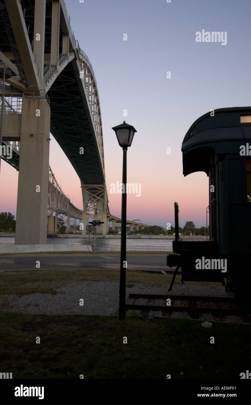 Late afternoon at the Blue Water International Bridge between Port ...