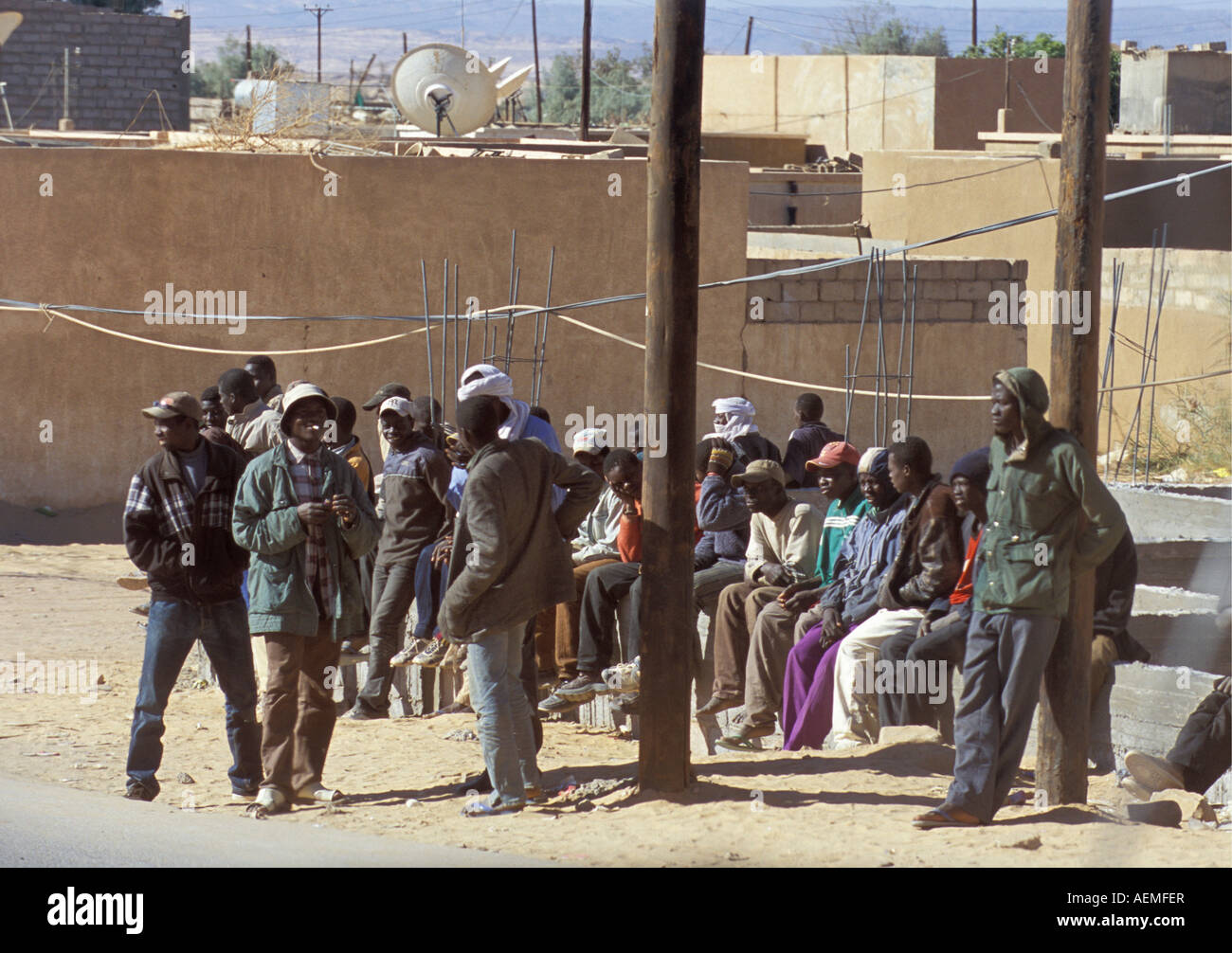 Libya refugees desert hi-res stock photography and images - Alamy