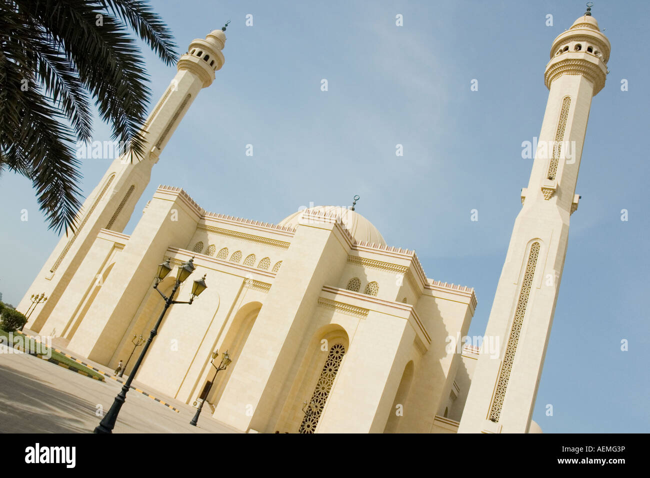 Bahrain minarets mosque hi-res stock photography and images - Alamy