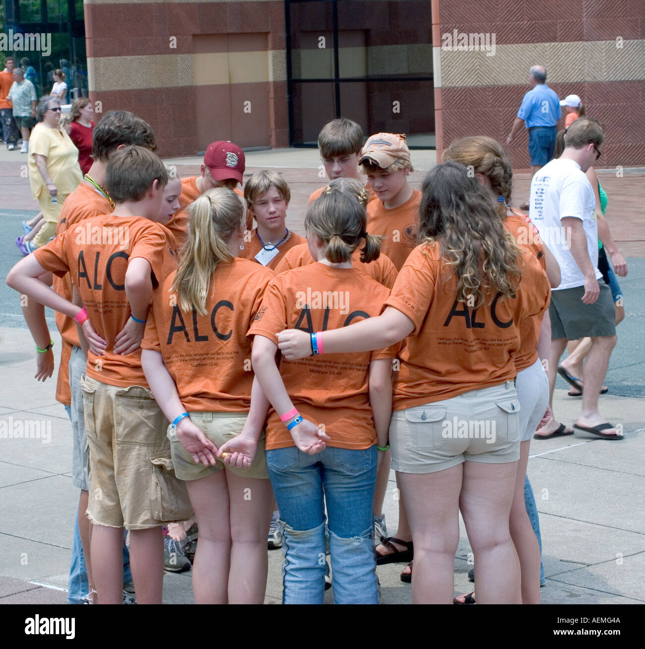 teens in a prayer huddle dressed alike Stock Photo - Alamy