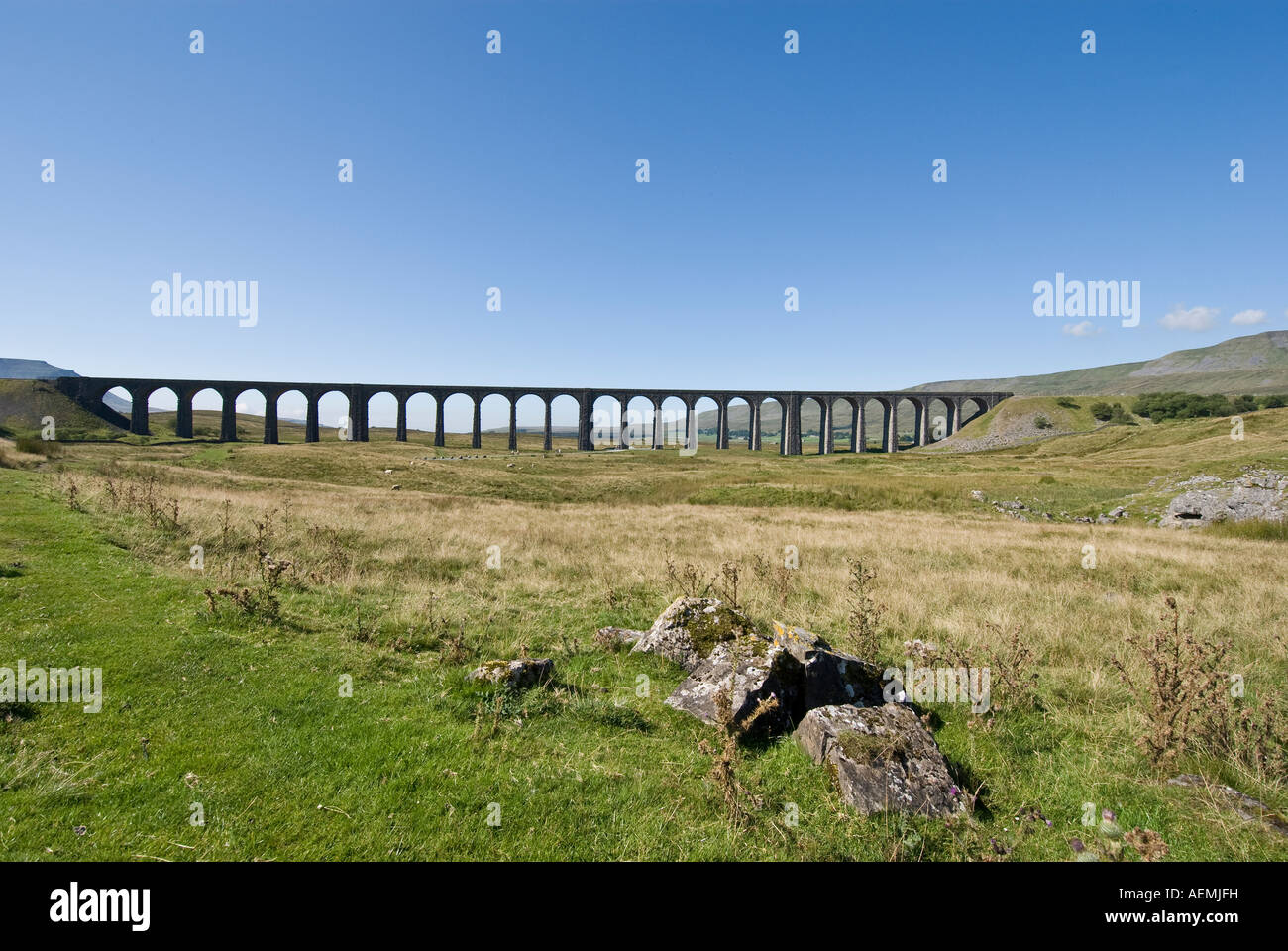 View of the complete Ribblehead Viaduct on the Settle to Carlisle ...