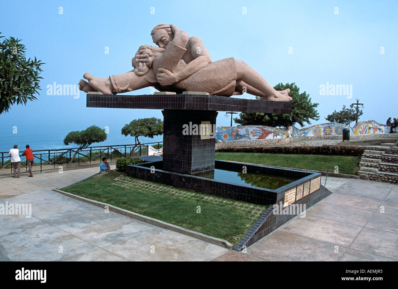 Statue of two lovers, Parque del Amor, Miraflores, Lima, Peru Stock ...