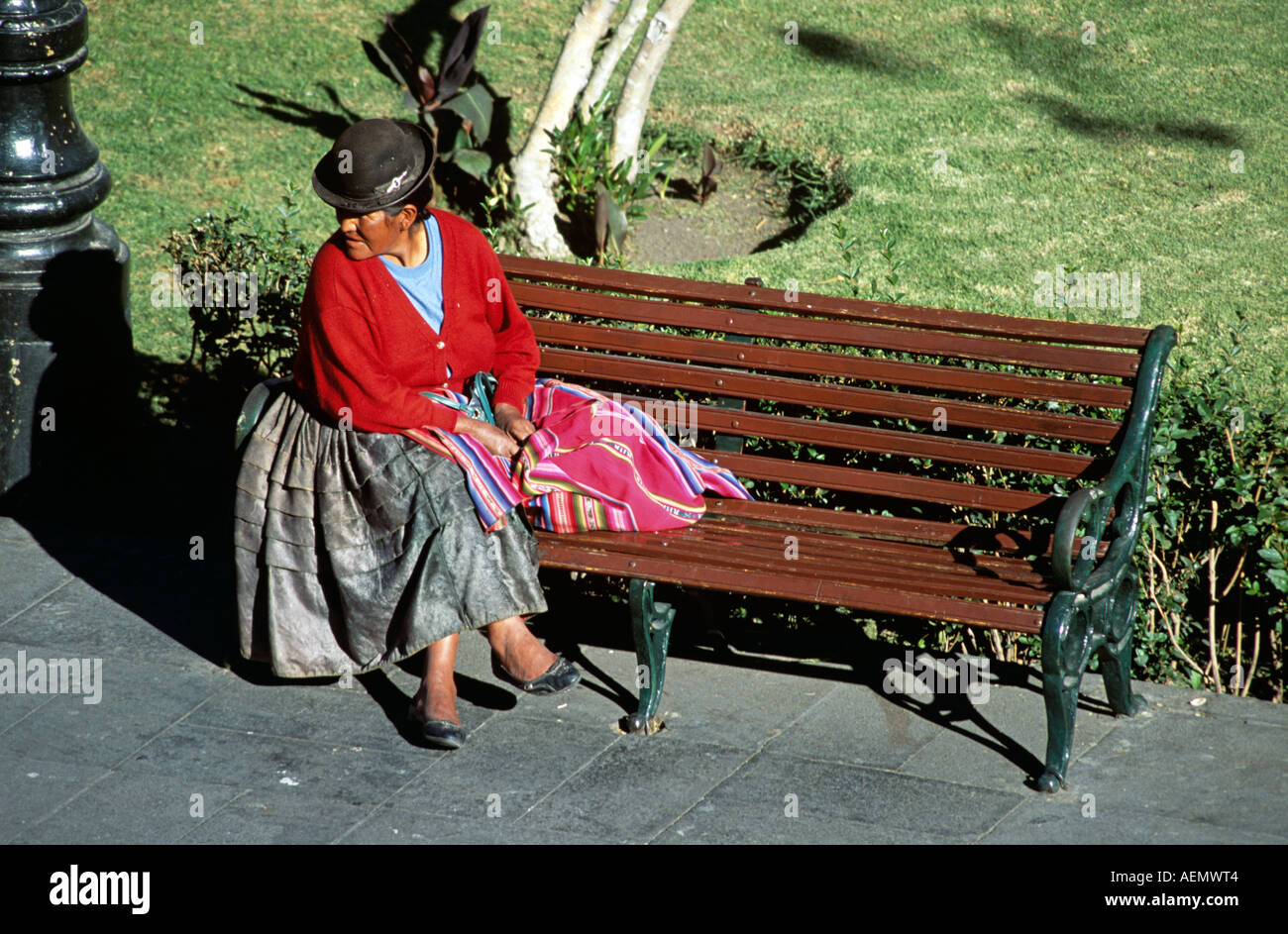 Peruvian lady (Arequipena) sitting on bench, Plaza de Armas, Arequipa ...