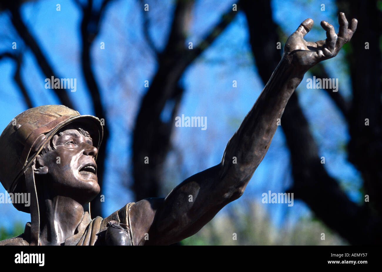 bronze soldier sculpture world war II memorial prescott arizona usa ...