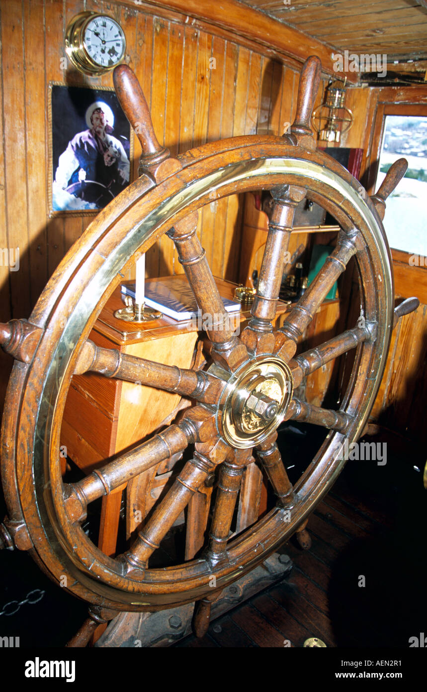 Ships wheelhouse hi-res stock photography and images - Alamy