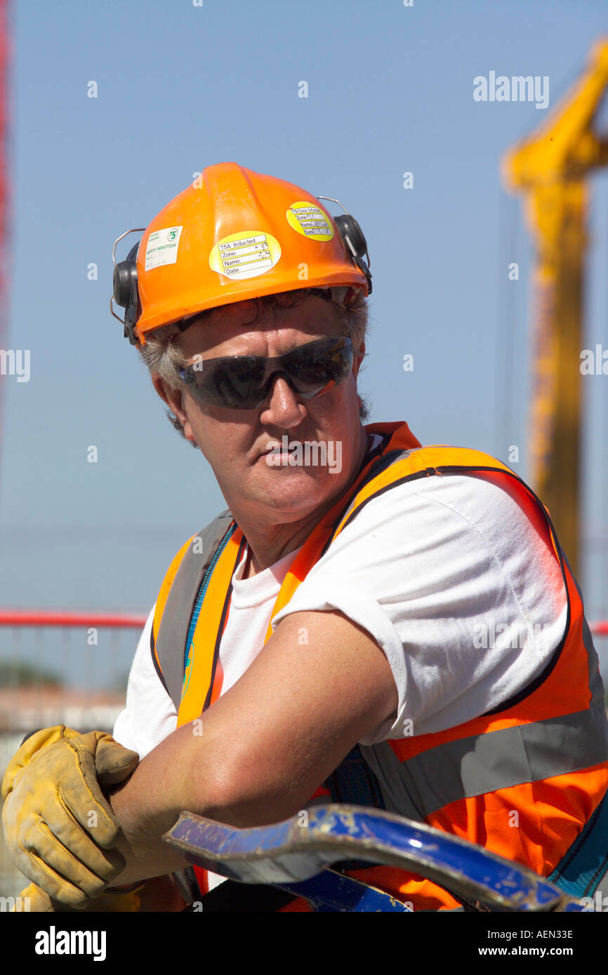 Tech worker wearing eye protection hi-res stock photography and images ...