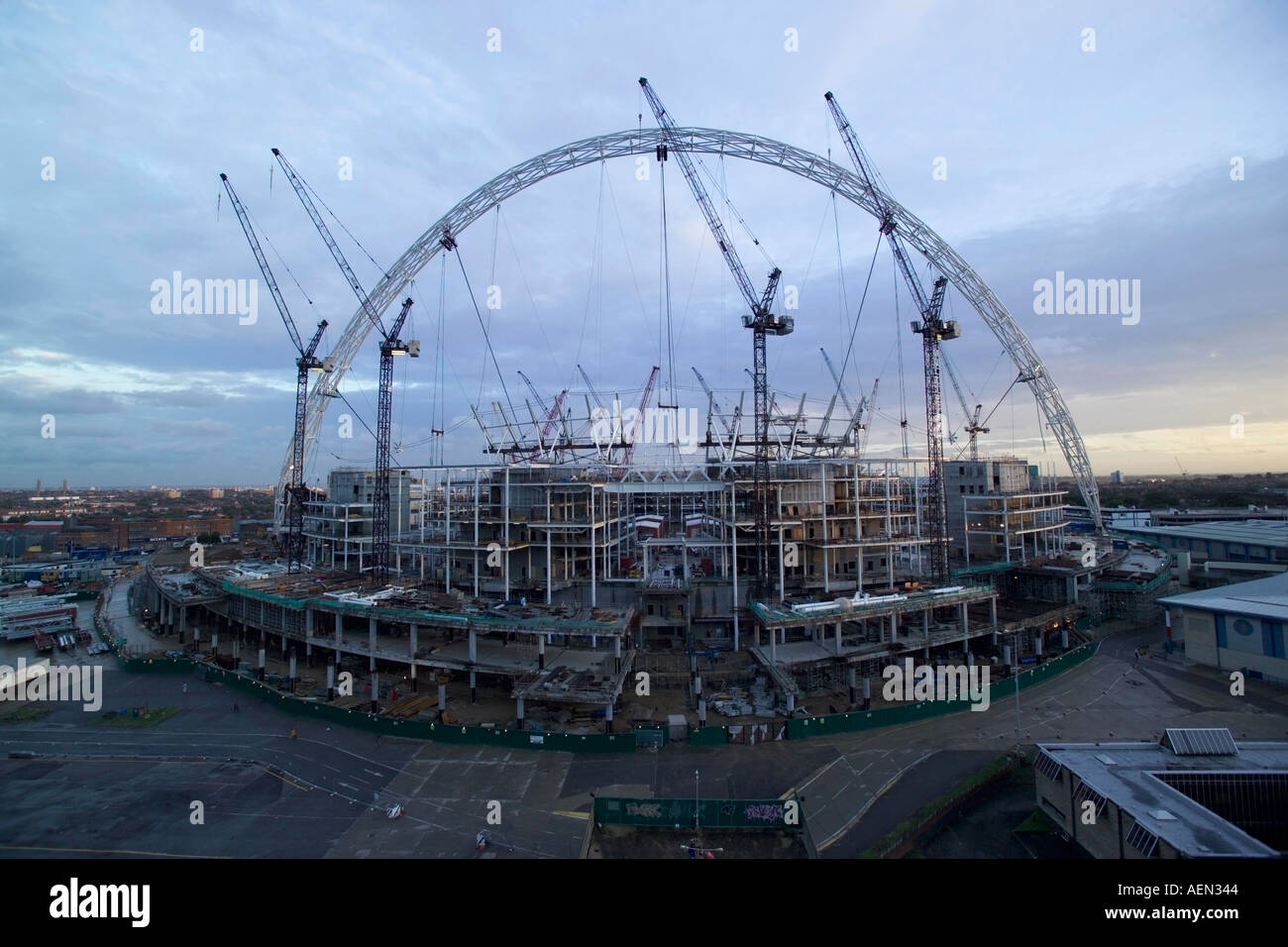 Wembley stadium construction crane hi-res stock photography and images ...