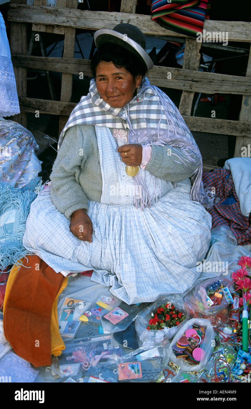 Trader in peruvian market hi-res stock photography and images - Alamy