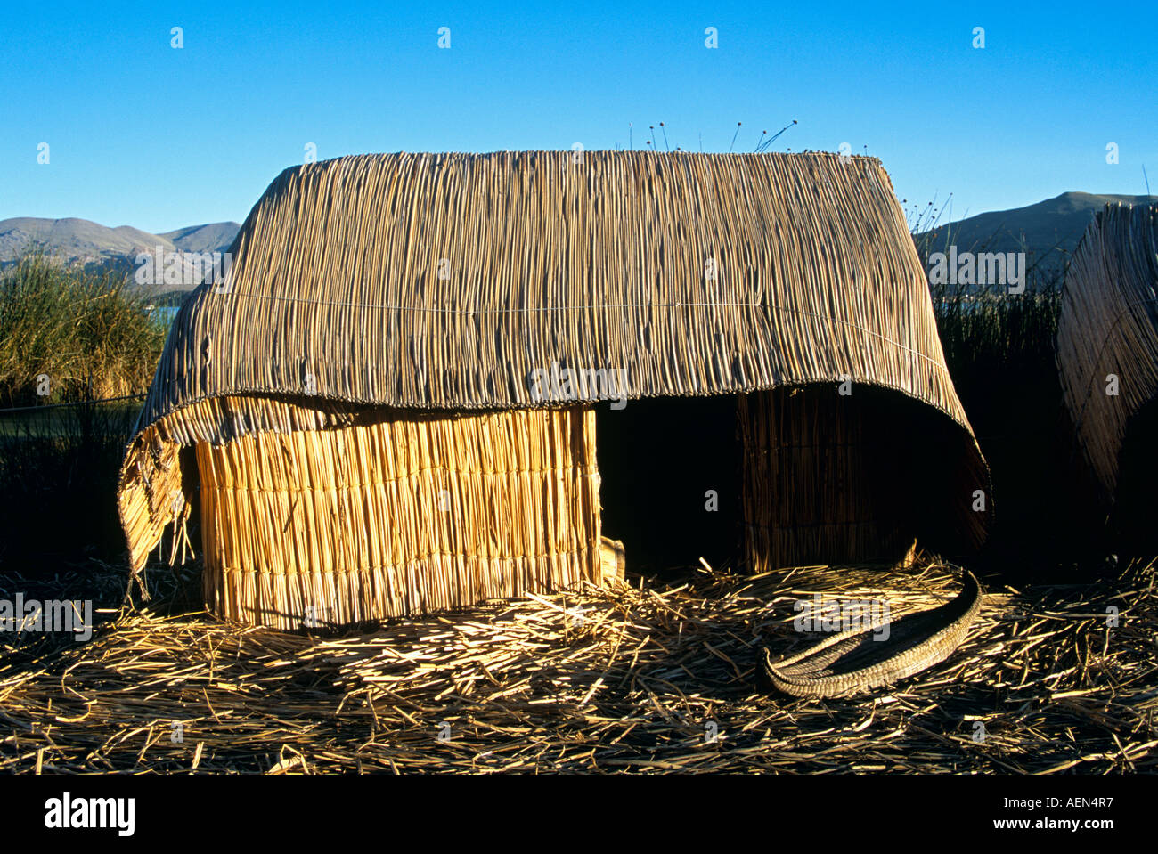Replica of Uro Indian totora reed house, in grounds of Hotel Posada del ...