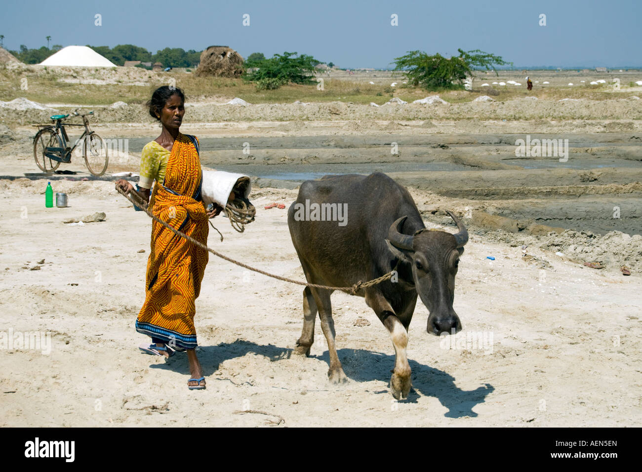 The work in the Marakanam Salt Pans Stock Photo - Alamy
