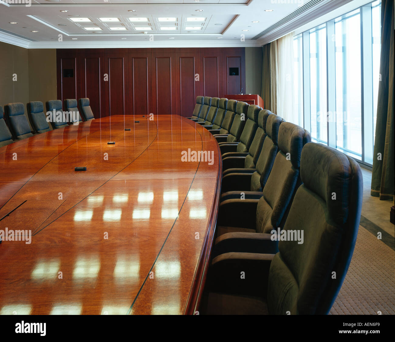 Lehman Brothers, 25 Bank Street, Canary Wharf, London, 2004. Meeting ...