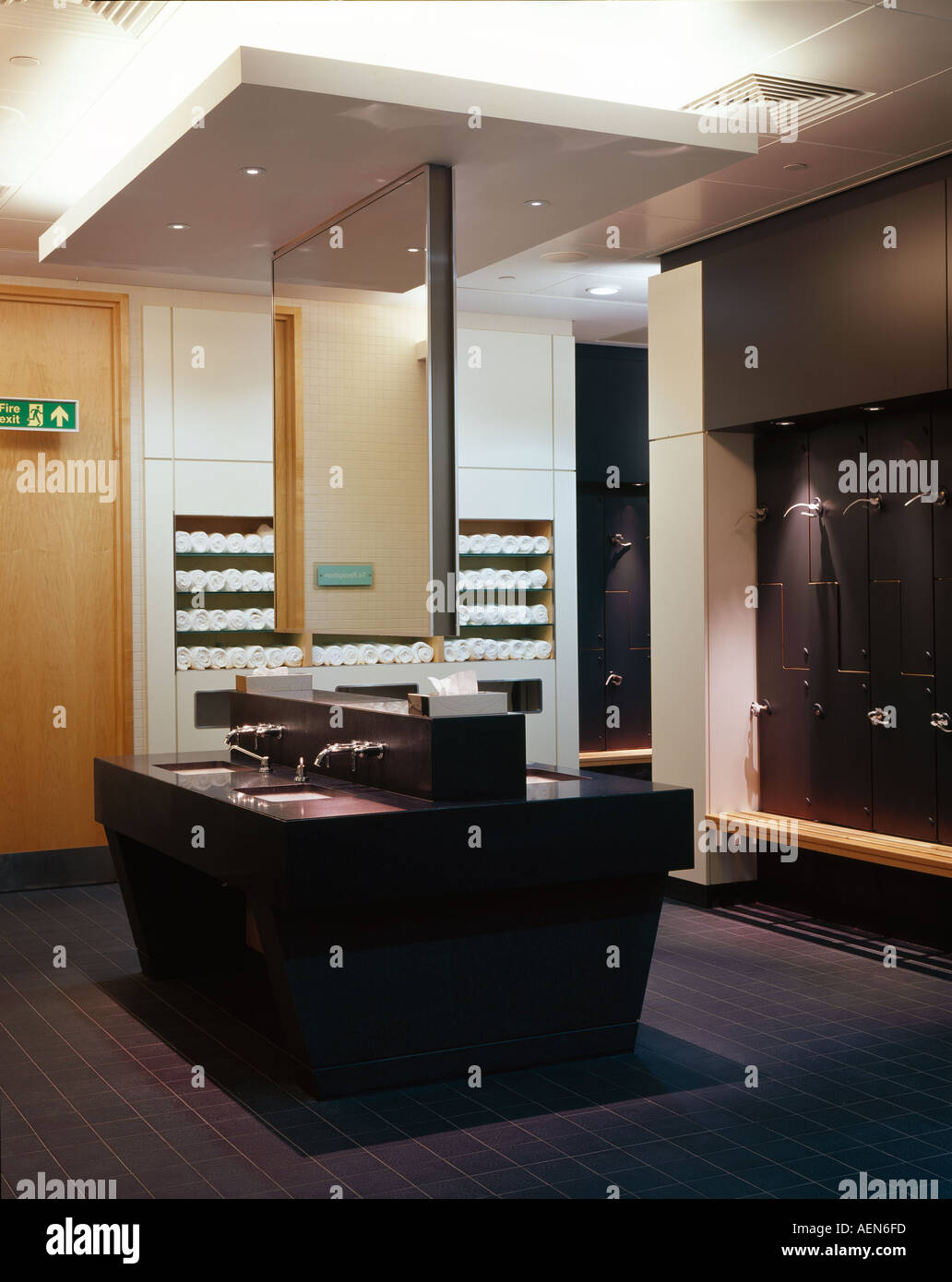 Lehman Brothers, 25 Bank Street, Canary Wharf, London, 2004. Toilets ...