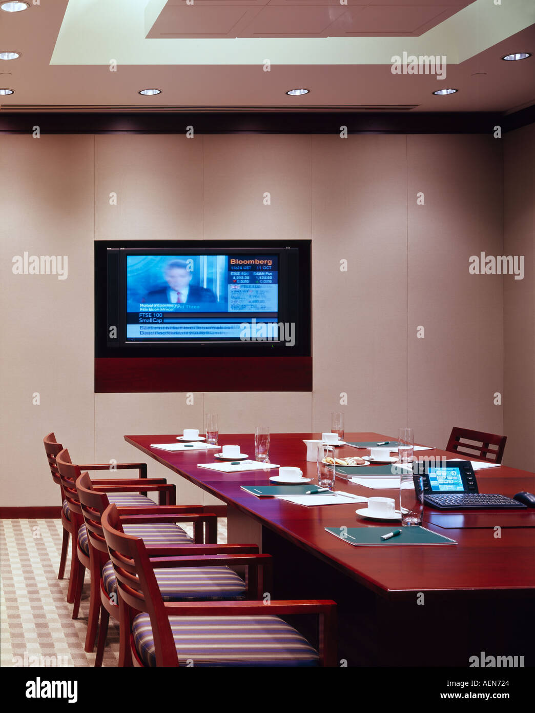 Lehman Brothers, 25 Bank Street, Canary Wharf, London, 2004. Meeting ...