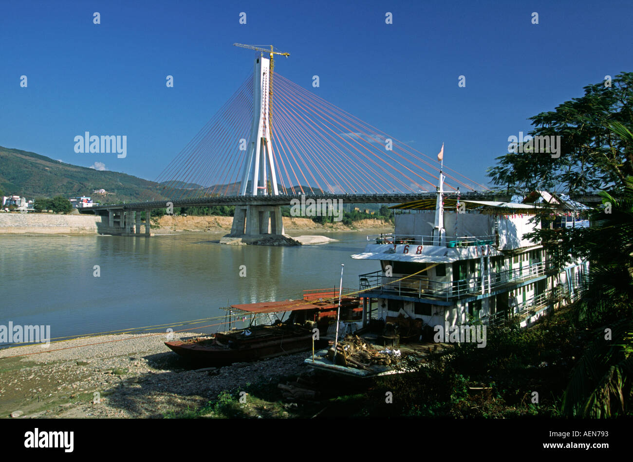 China Yunnan Jinghong River Mekong and new bridge Stock Photo - Alamy