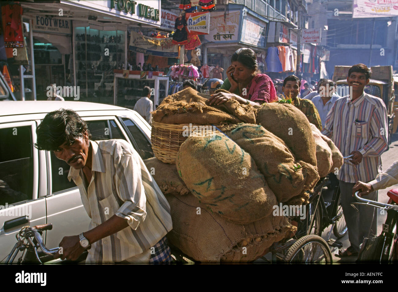 India Andhra Pradesh Hyderabad Sultan Bazaar Terrabazkhan Road woman on ...