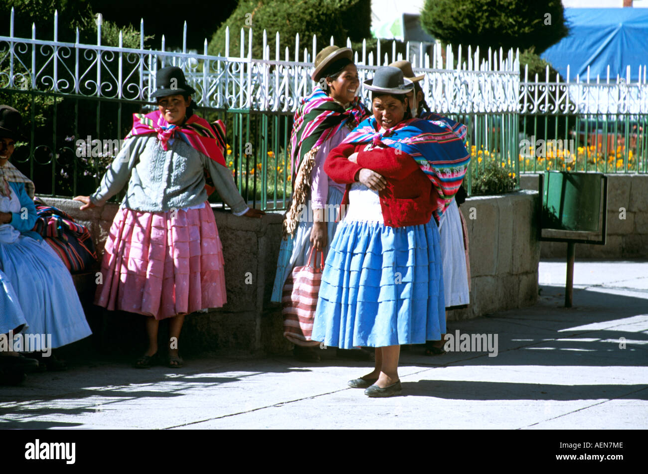 Peruvian ladies hi-res stock photography and images - Alamy