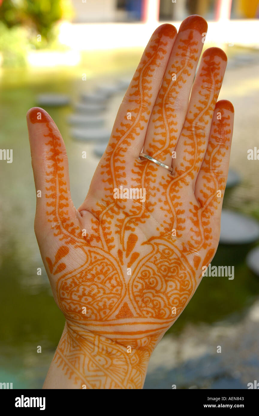 Henna tattooed hi-res stock photography and images - Alamy