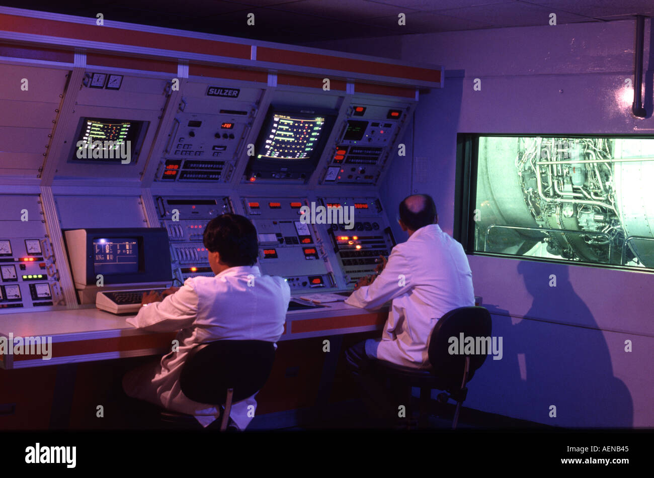 Jet engine test hi-res stock photography and images - Alamy