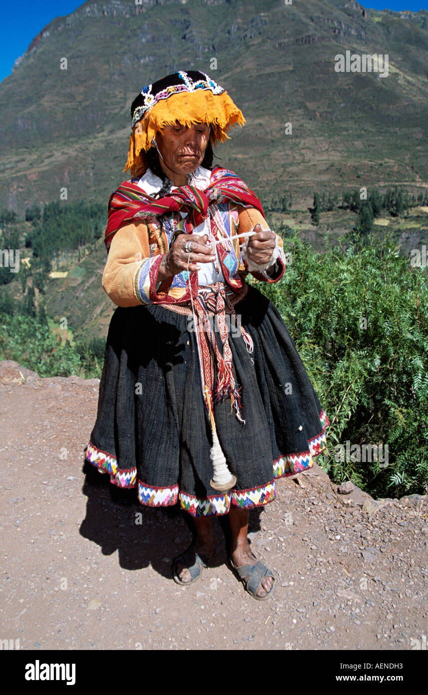 Old lady spinning wool, near Cusco, Peru Stock Photo - Alamy