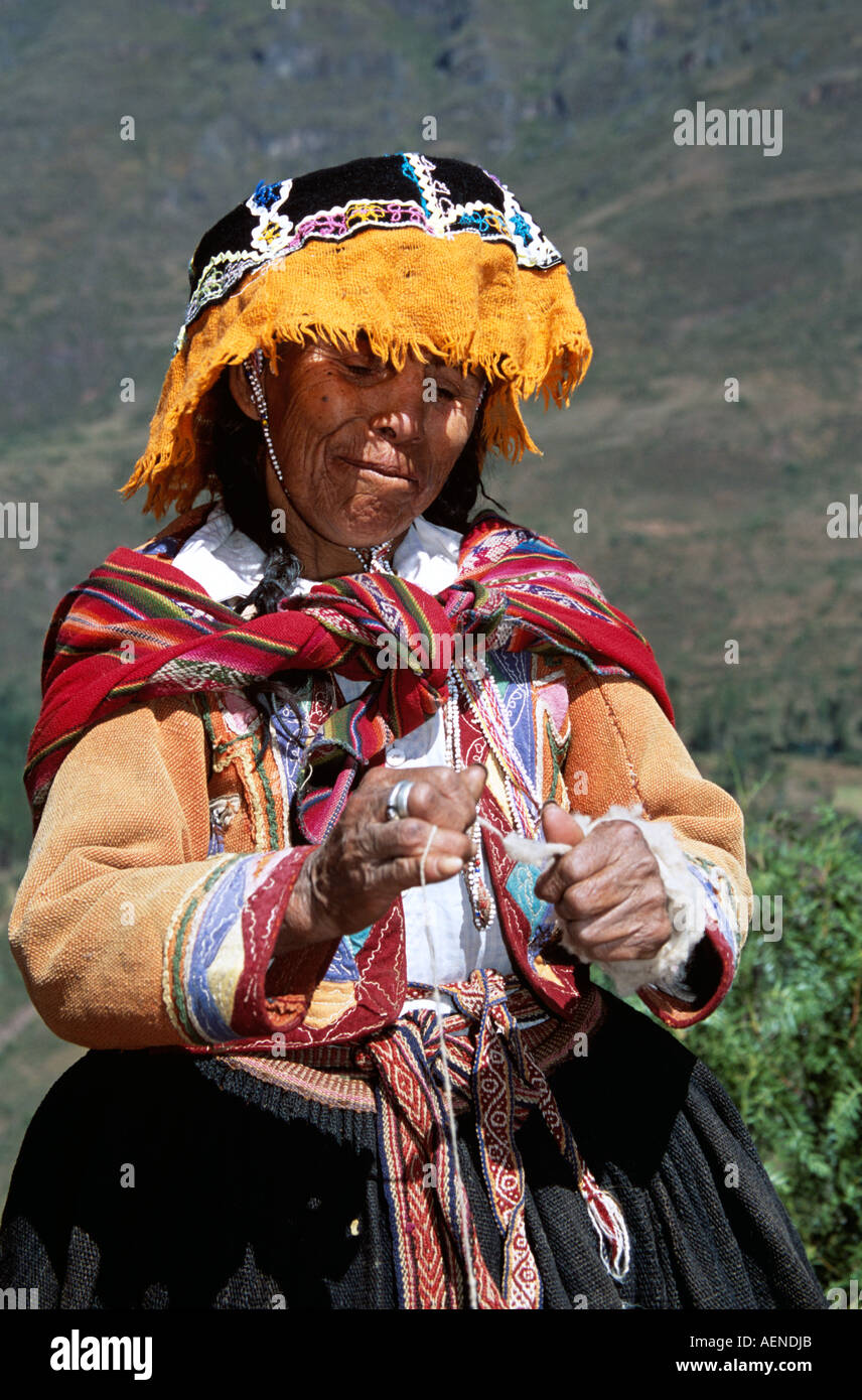 Old lady spinning wool, near Cusco, Peru Stock Photo - Alamy