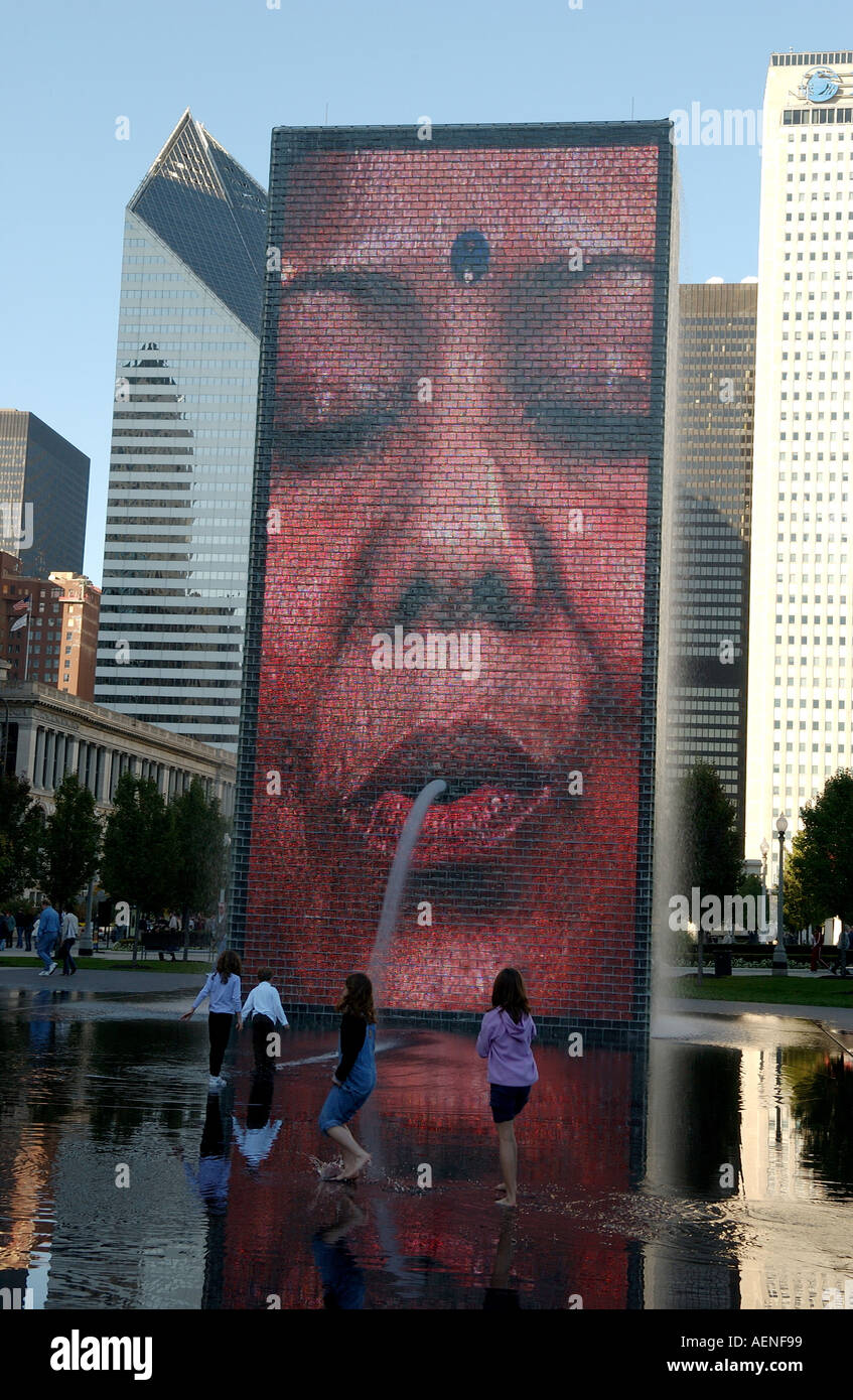 Fountain chicago building face hi-res stock photography and images - Alamy
