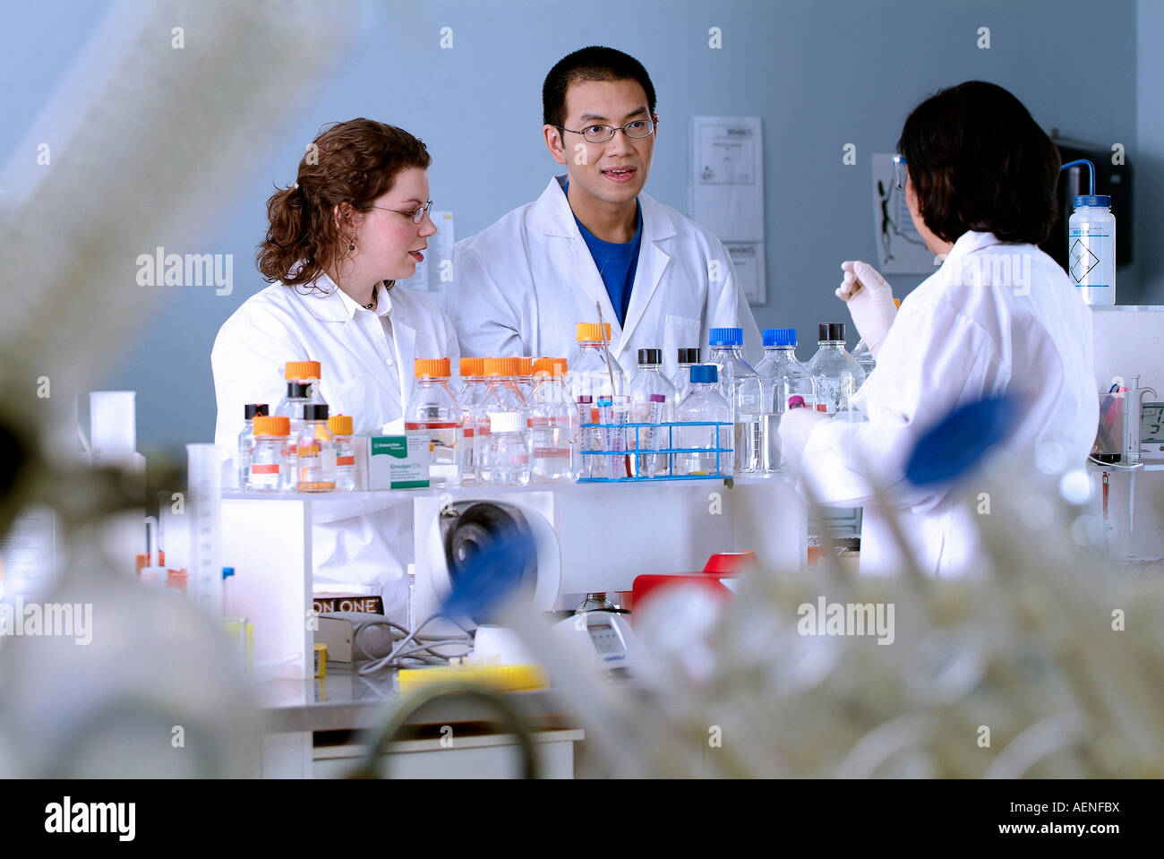 Science labratory scientists hi-res stock photography and images - Alamy