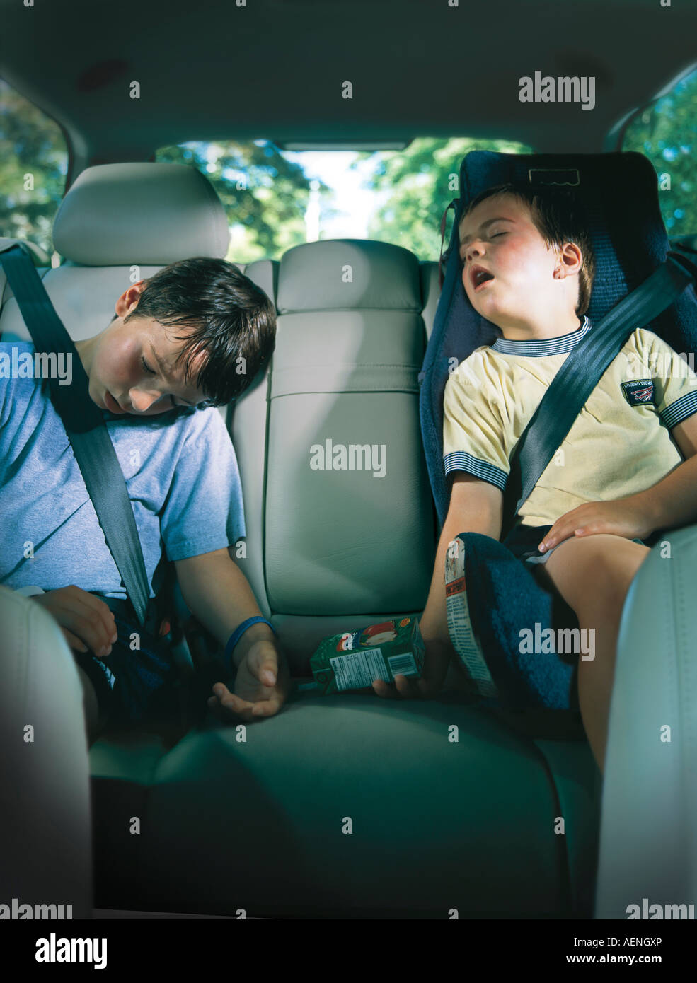 Child asleep in car hi-res stock photography and images - Alamy