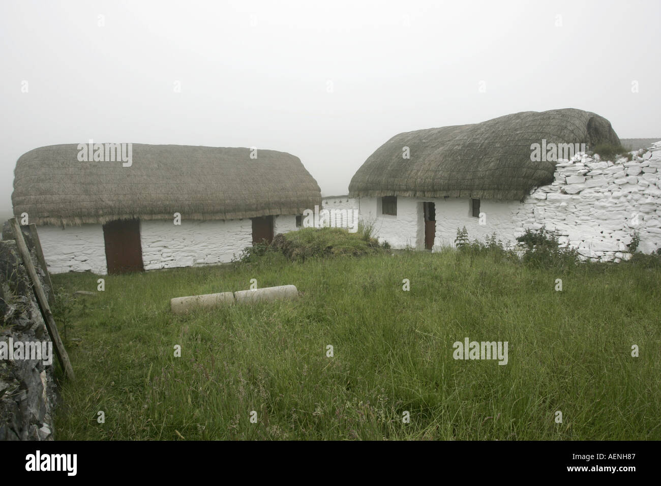 traditional manx thatched cottages houses dwelling cregneash village ...