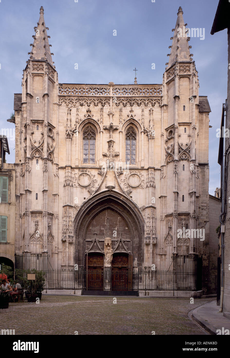 Avignon, St-Pierre, Westfassade Stock Photo - Alamy