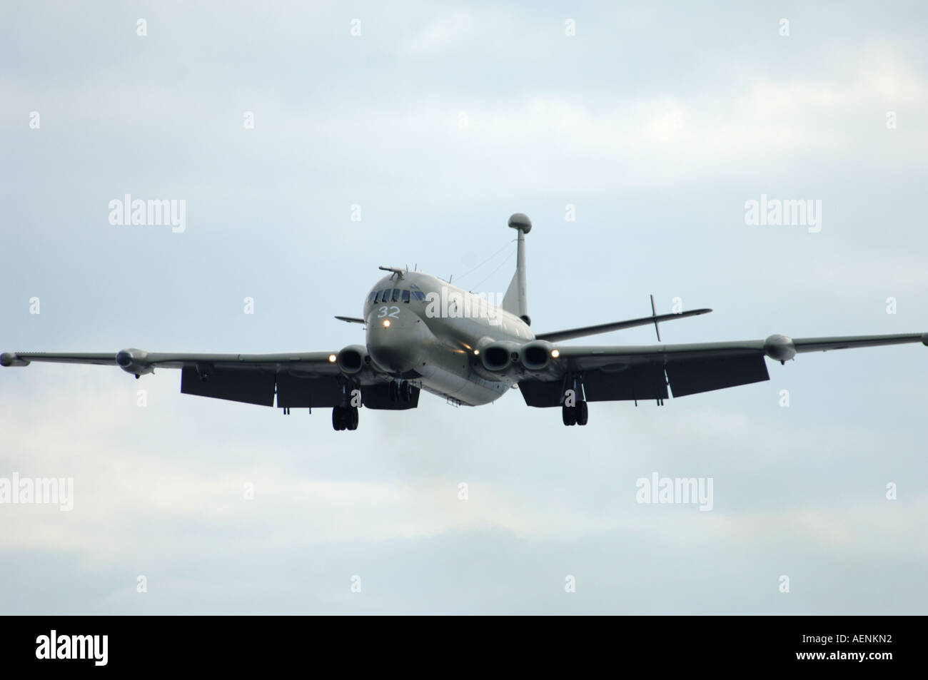 Raf nimrod mr2 reconnaissance aircraft hi-res stock photography and ...