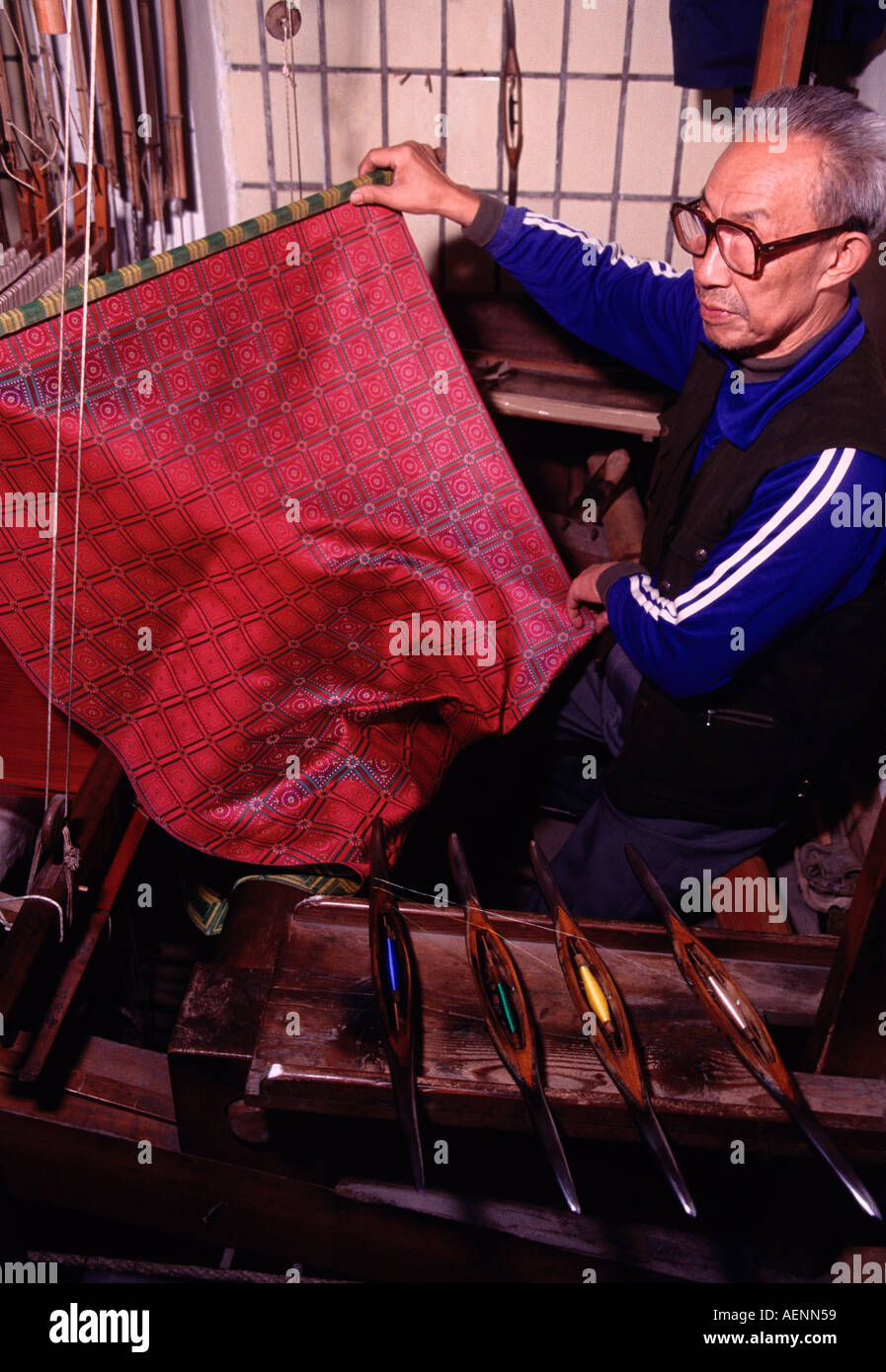 Chengdu Sichuan China Silk brocade cloth being by hand woven on loom in ...