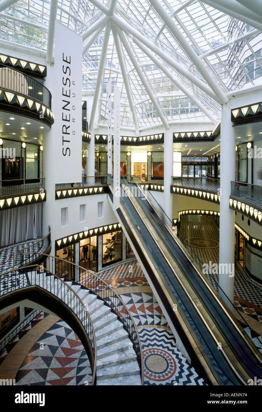 Innenraum atrium hi-res stock photography and images - Alamy