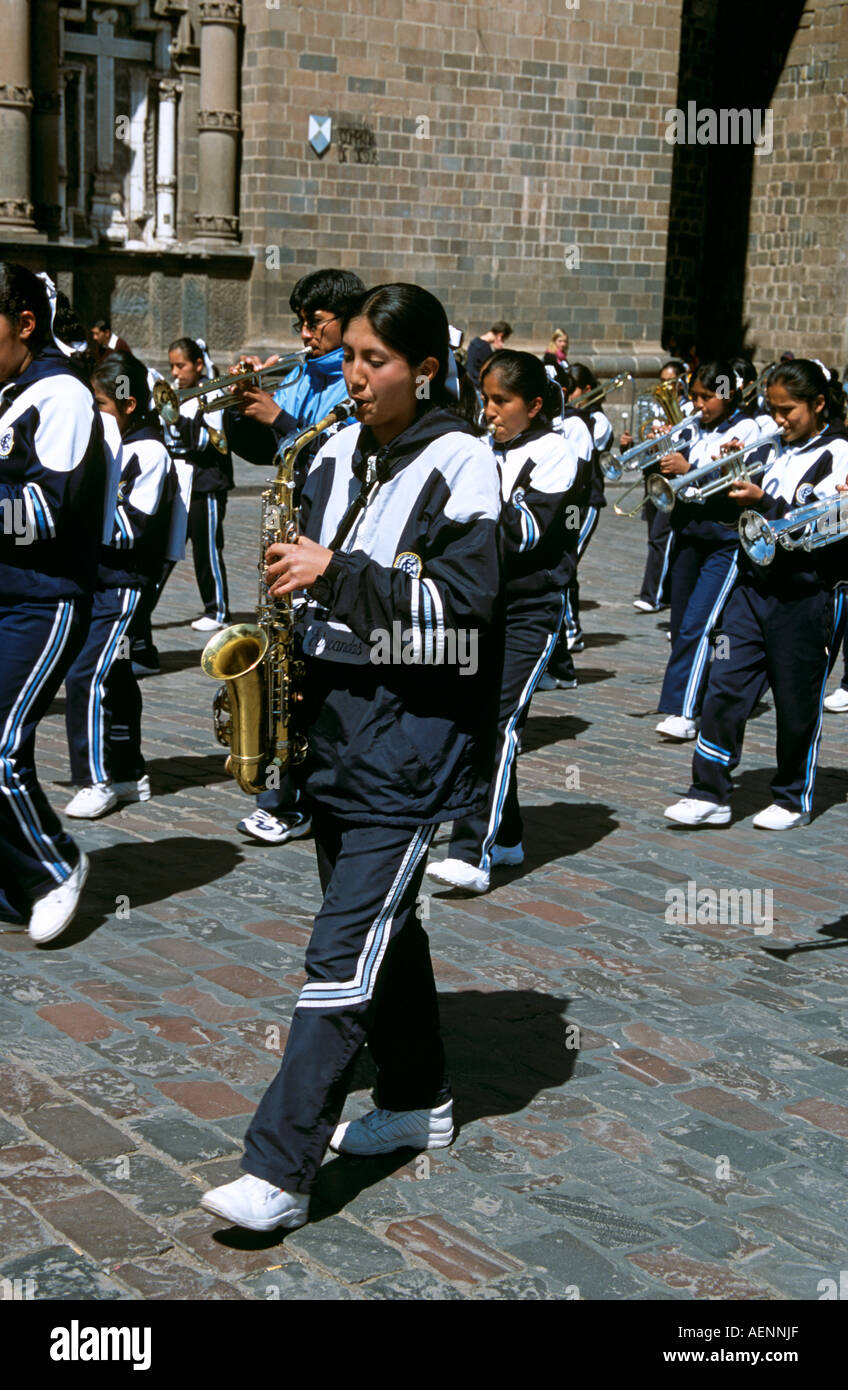 Teenage musicians marching band hi-res stock photography and images - Alamy