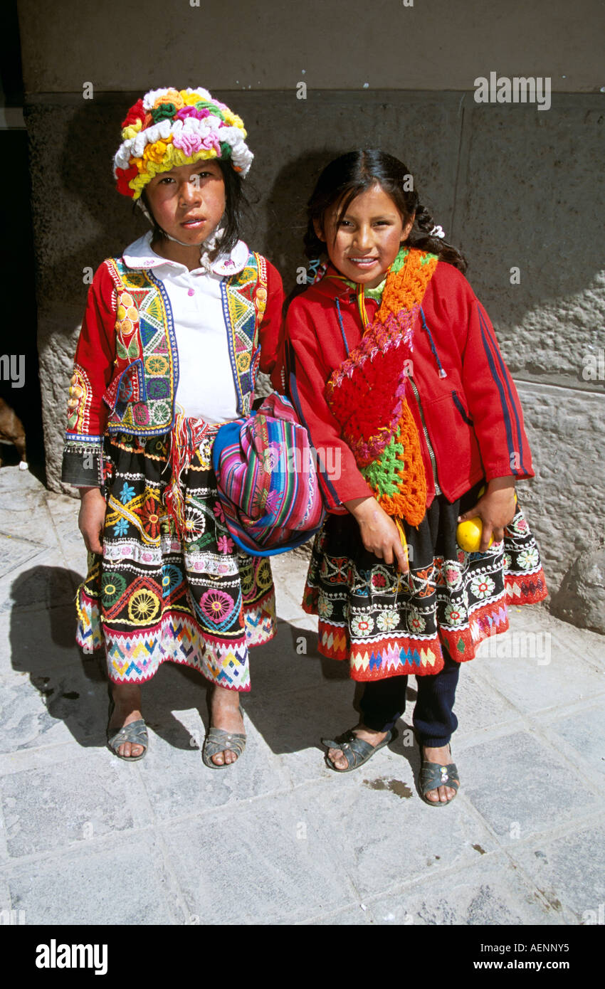 Peruvian girls in traditional dress hi-res stock photography and images ...