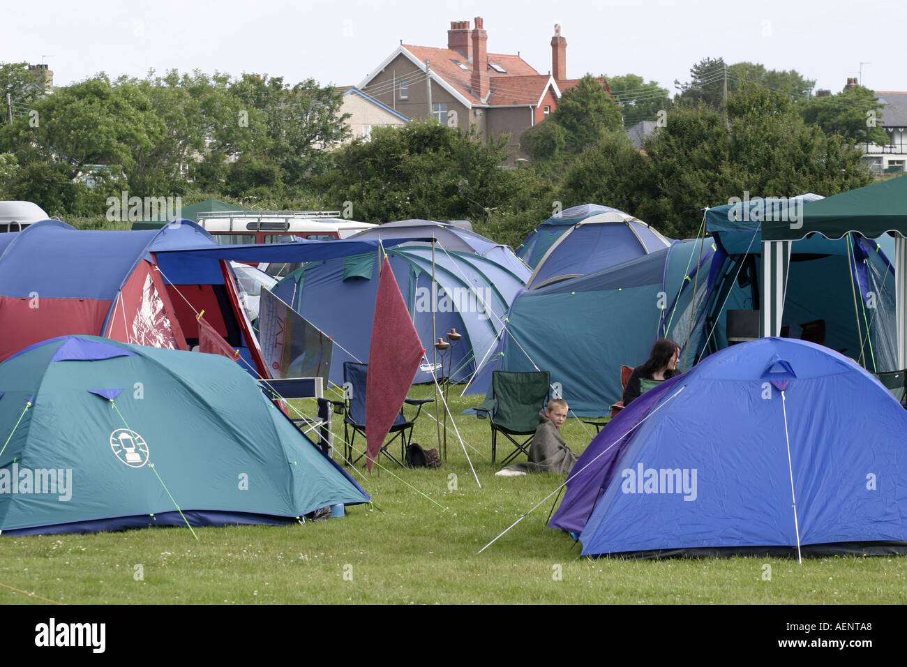 Crowded campsite hi-res stock photography and images - Alamy