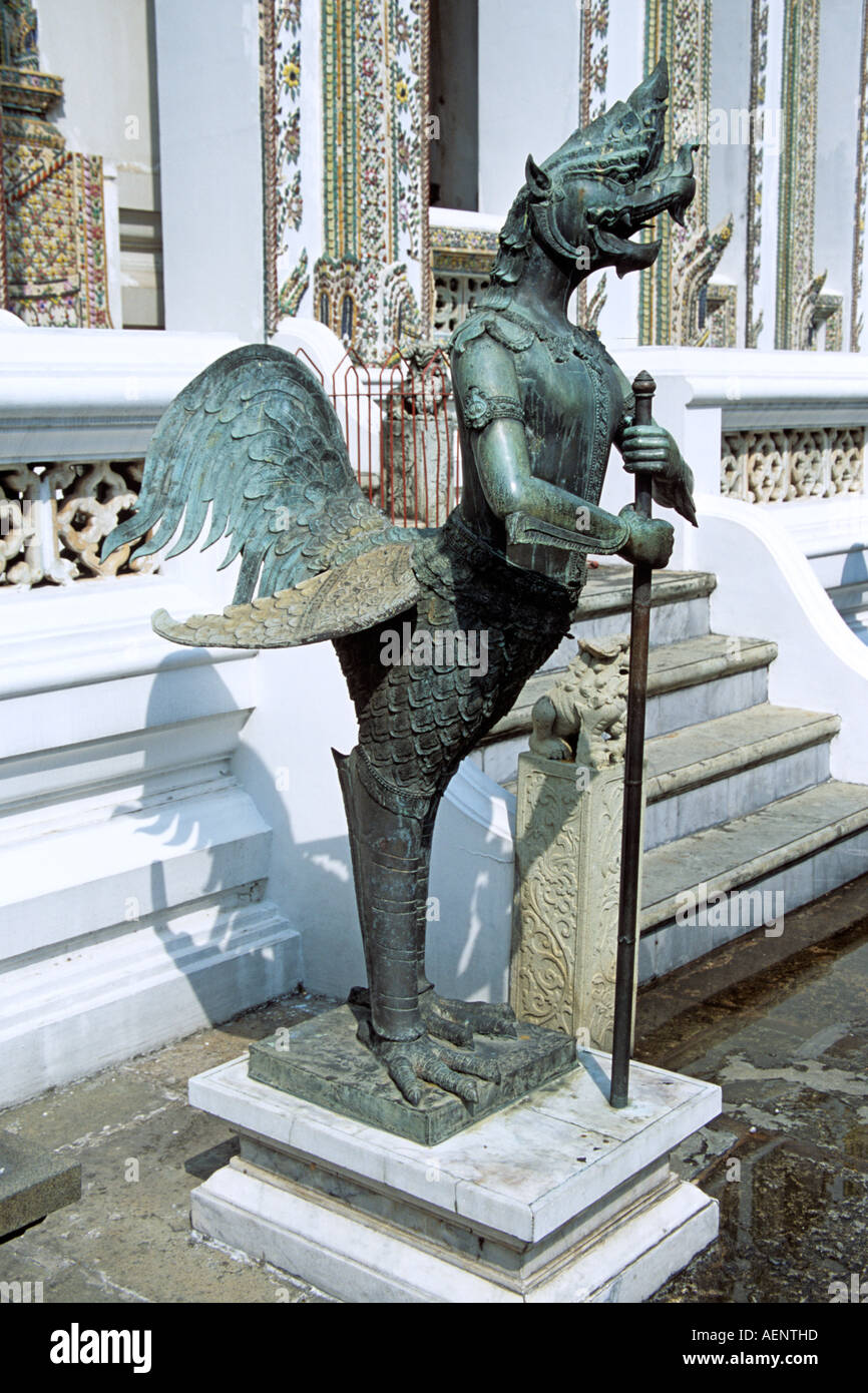 Winged statue hi-res stock photography and images - Alamy