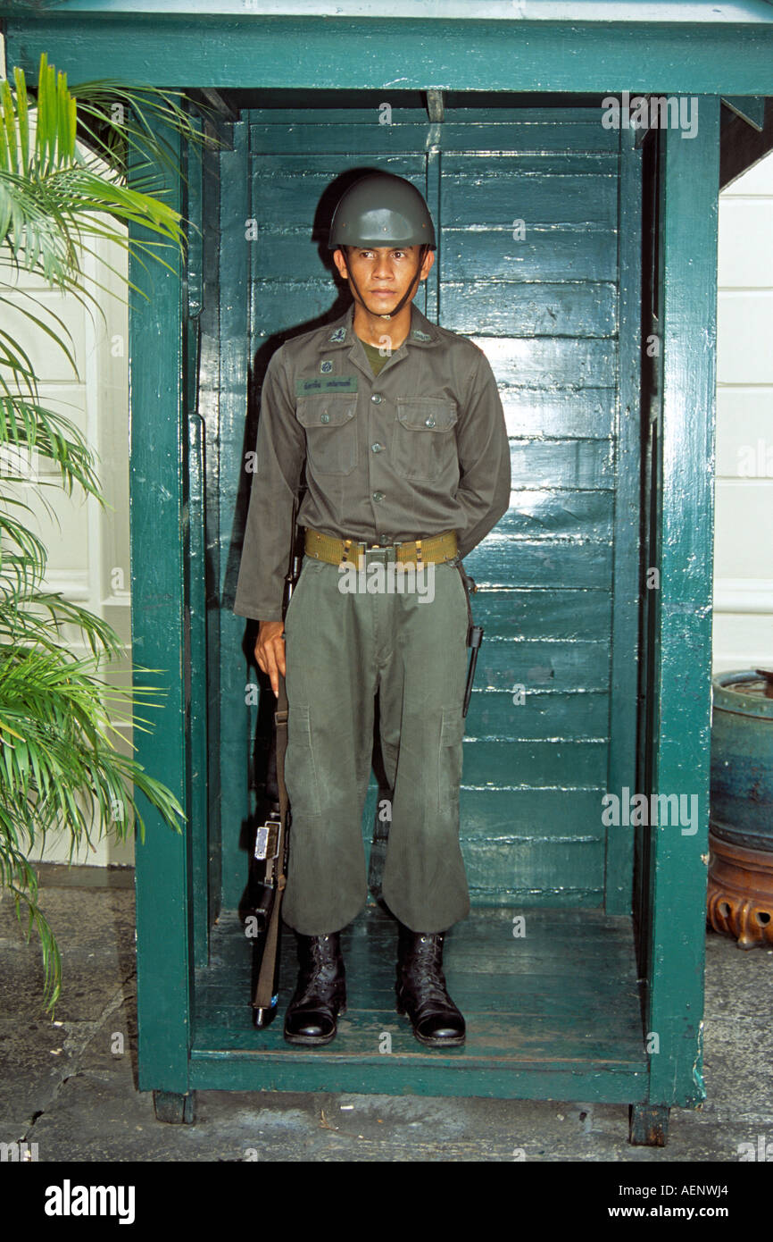 Army sentry guard hi-res stock photography and images - Alamy