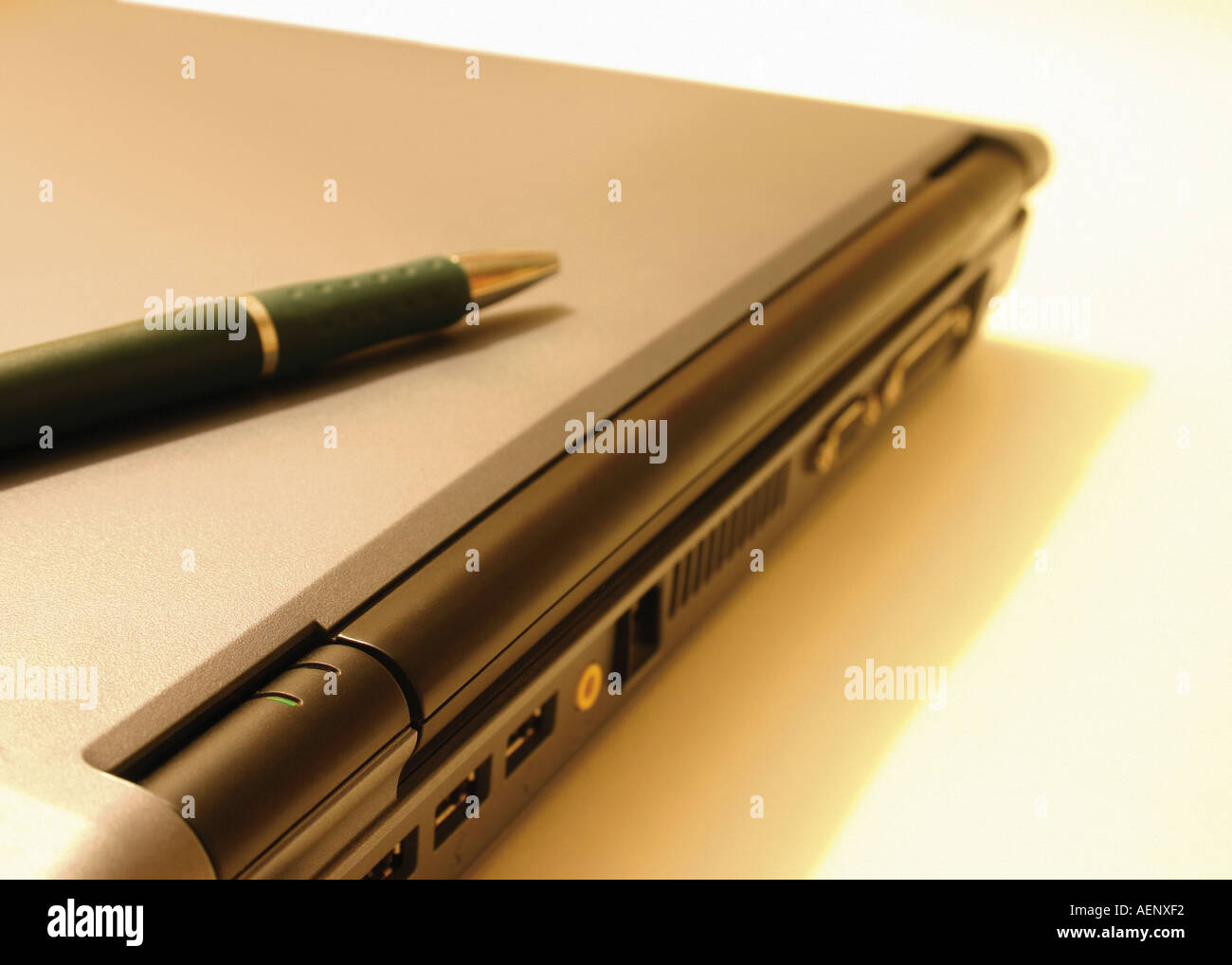 laptop and pen Stock Photo - Alamy