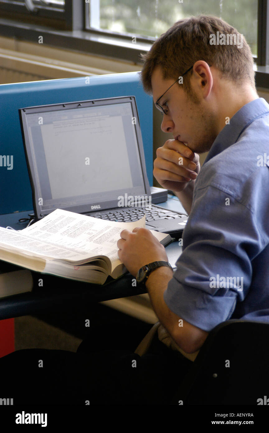 Working library hi-res stock photography and images - Alamy