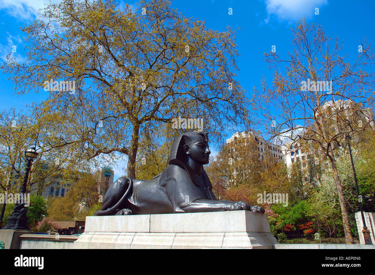 Statue of the Sphinx at Cleopatra's Needle, Victoria Embankment Gardens ...