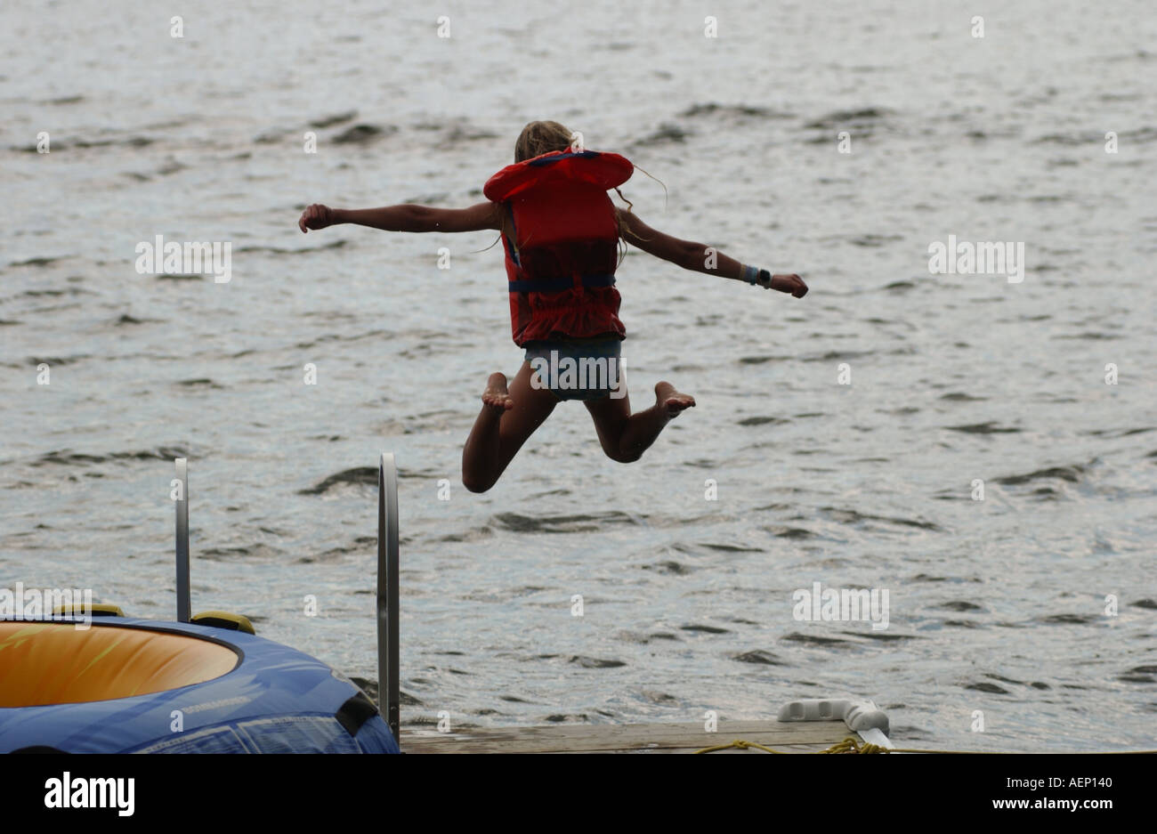 Girls jumping in the lake hi-res stock photography and images - Alamy