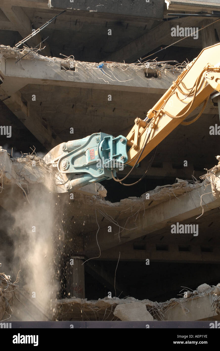 Demolition old london bridge hi-res stock photography and images - Alamy
