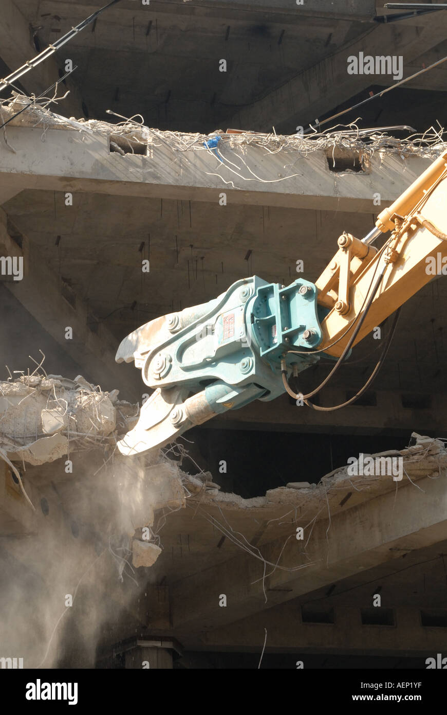 Demolition old london bridge hi-res stock photography and images - Alamy