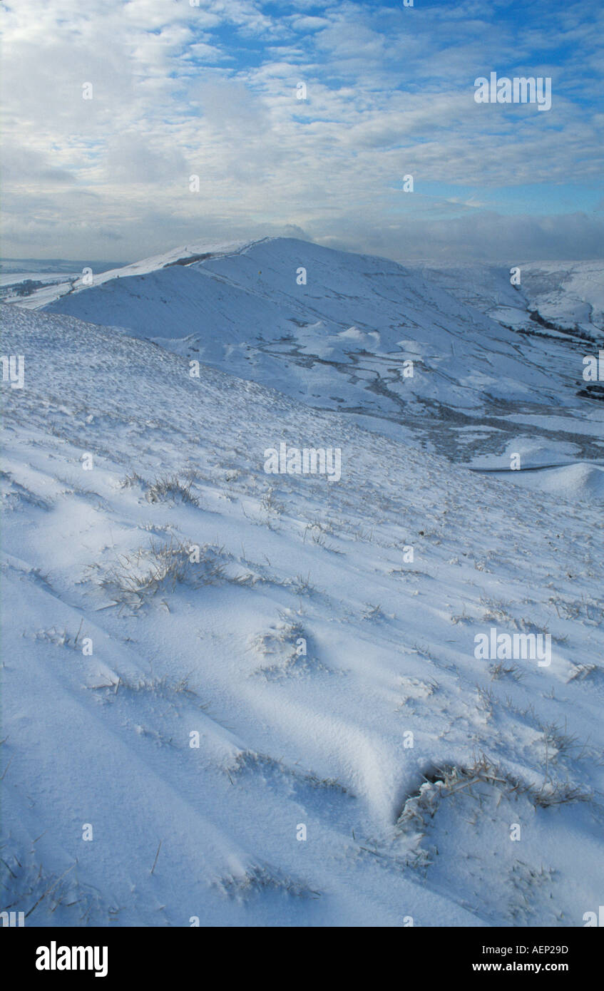 Snow covered slopes around Mam Tor near Castleton Derbyshire Peak ...