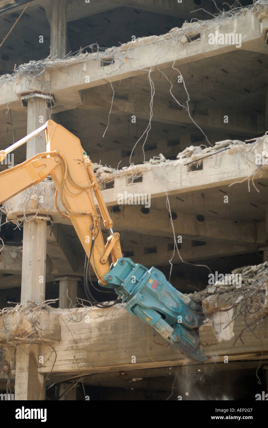 Demolition old london bridge hi-res stock photography and images - Alamy