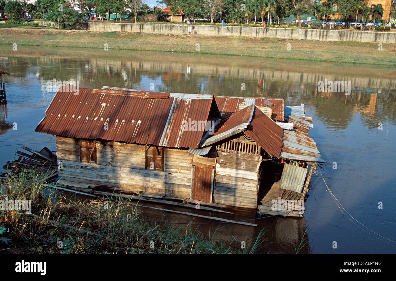 Thai slum dwelling hi-res stock photography and images - Alamy